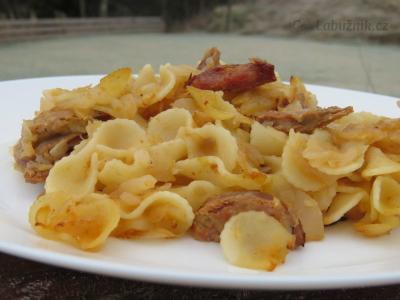 Hlávkové zelí s těstovinami recept - Labužník.cz