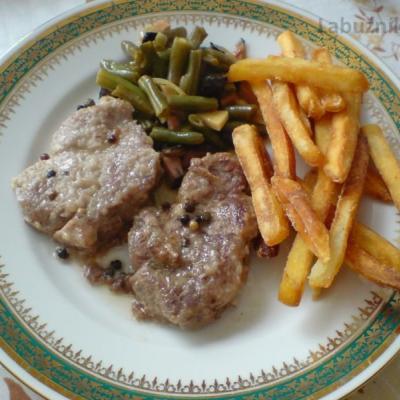 Vepřová panenka na barevném pepři recept - Labužník.cz