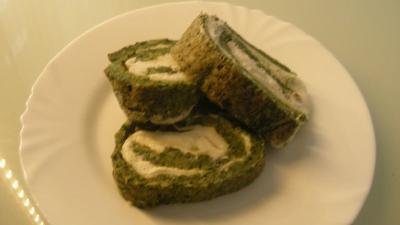 Špenátová roláda se sýrovou náplní recept - Labužník.cz