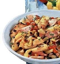 Selské brambory se salámem recept - Labužník.cz