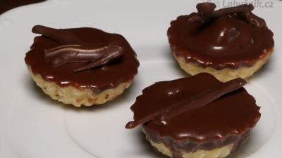 Linecké košíčky s čokoládovým krémem recept - Labužník.cz