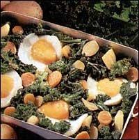Kadeřávek se sázenými vejci recept - Labužník.cz