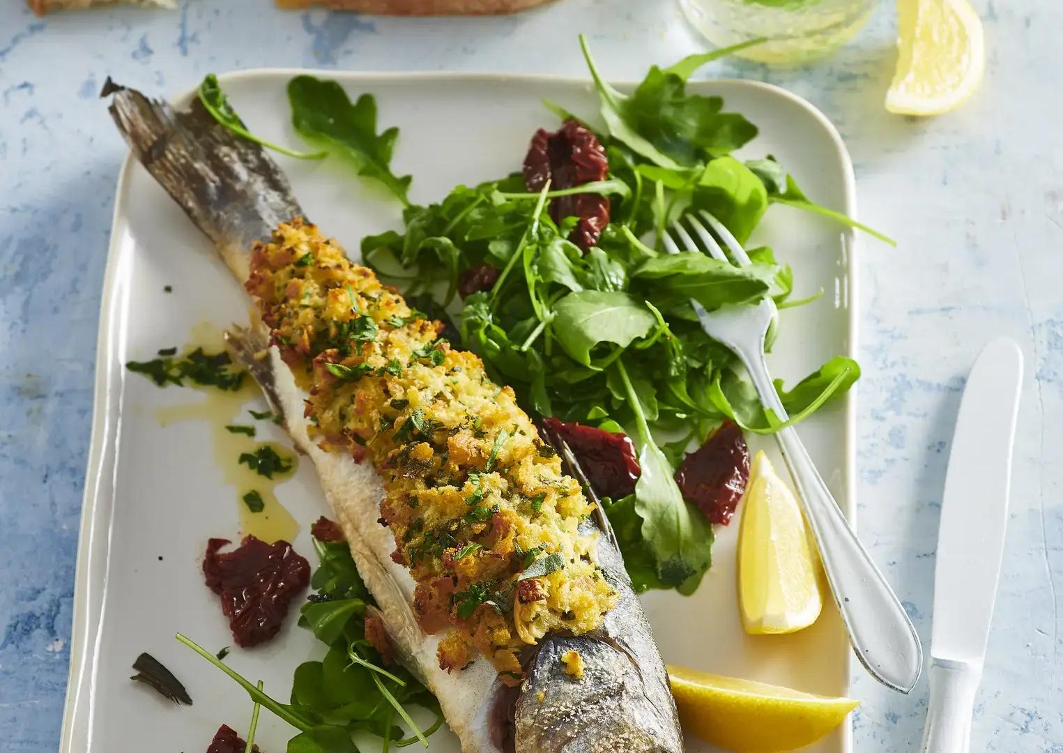 Pstruh na grilu s bylinkovou krustou recept - Labužník.cz