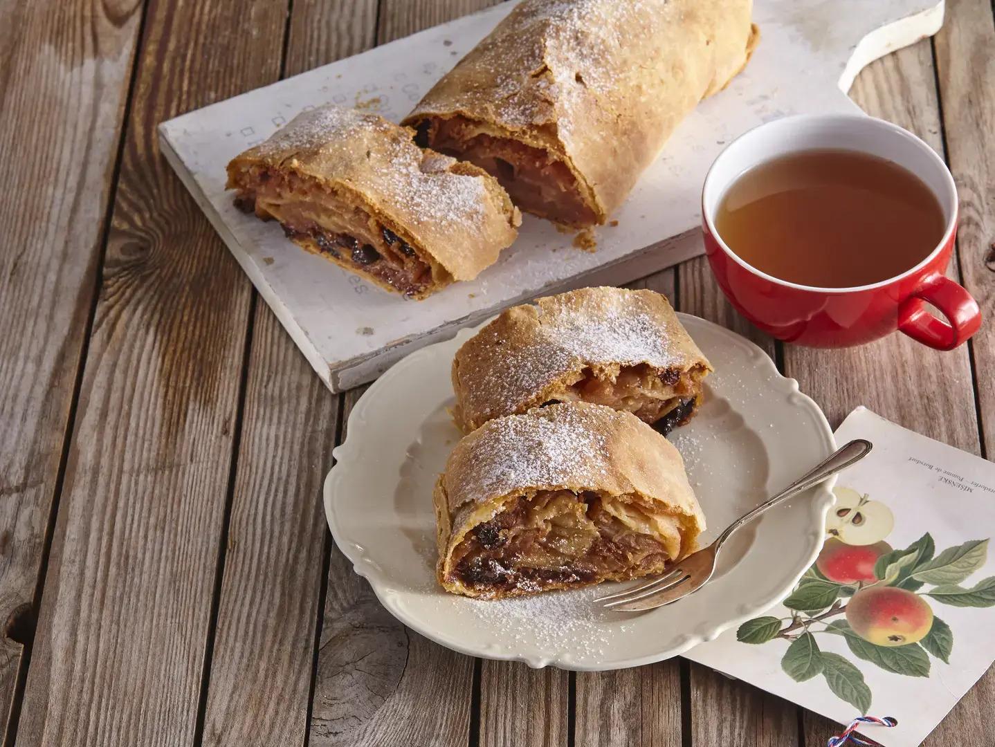 Tažený závin s jablky: Křehký jablečný závin po staročesku – dokonalý ...