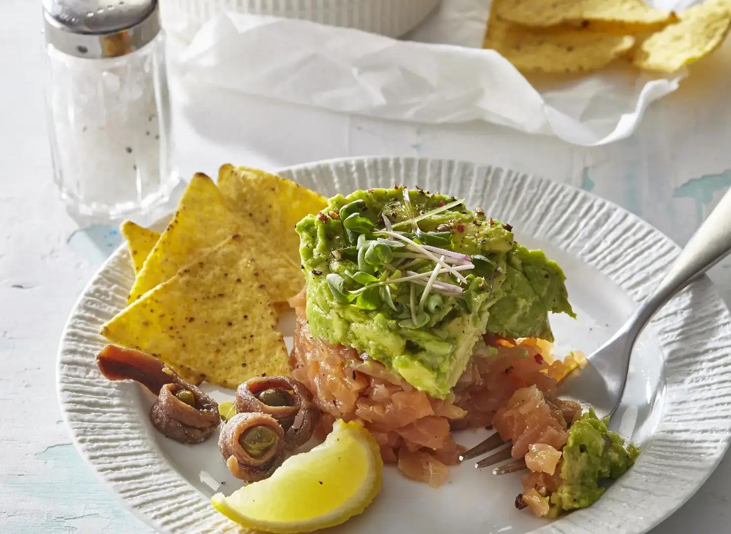 Tataráček z uzeného lososa recept - Labužník.cz
