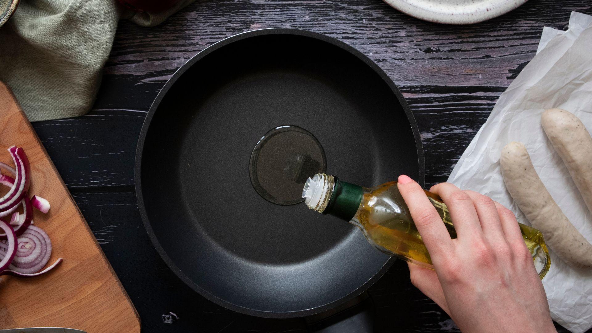 Tuky v kuchyni: Jaký olej na smažení a který přidat do salátu? Průvodce ...