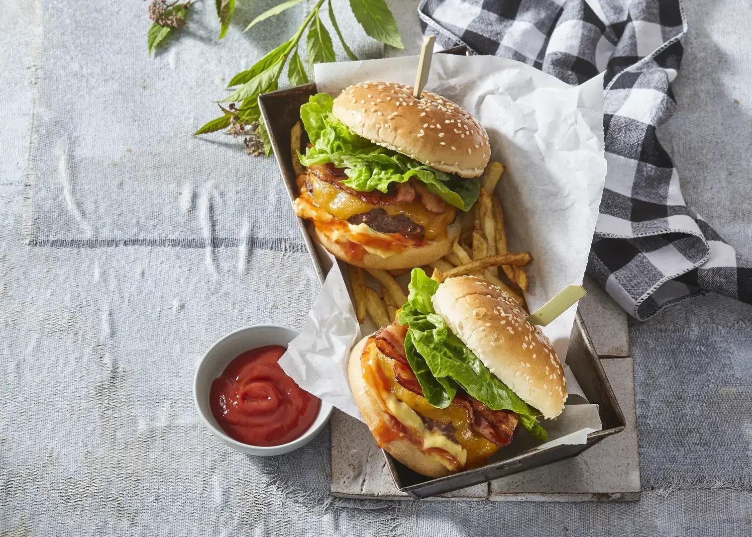Chilli cheeseburger recept - Labužník.cz