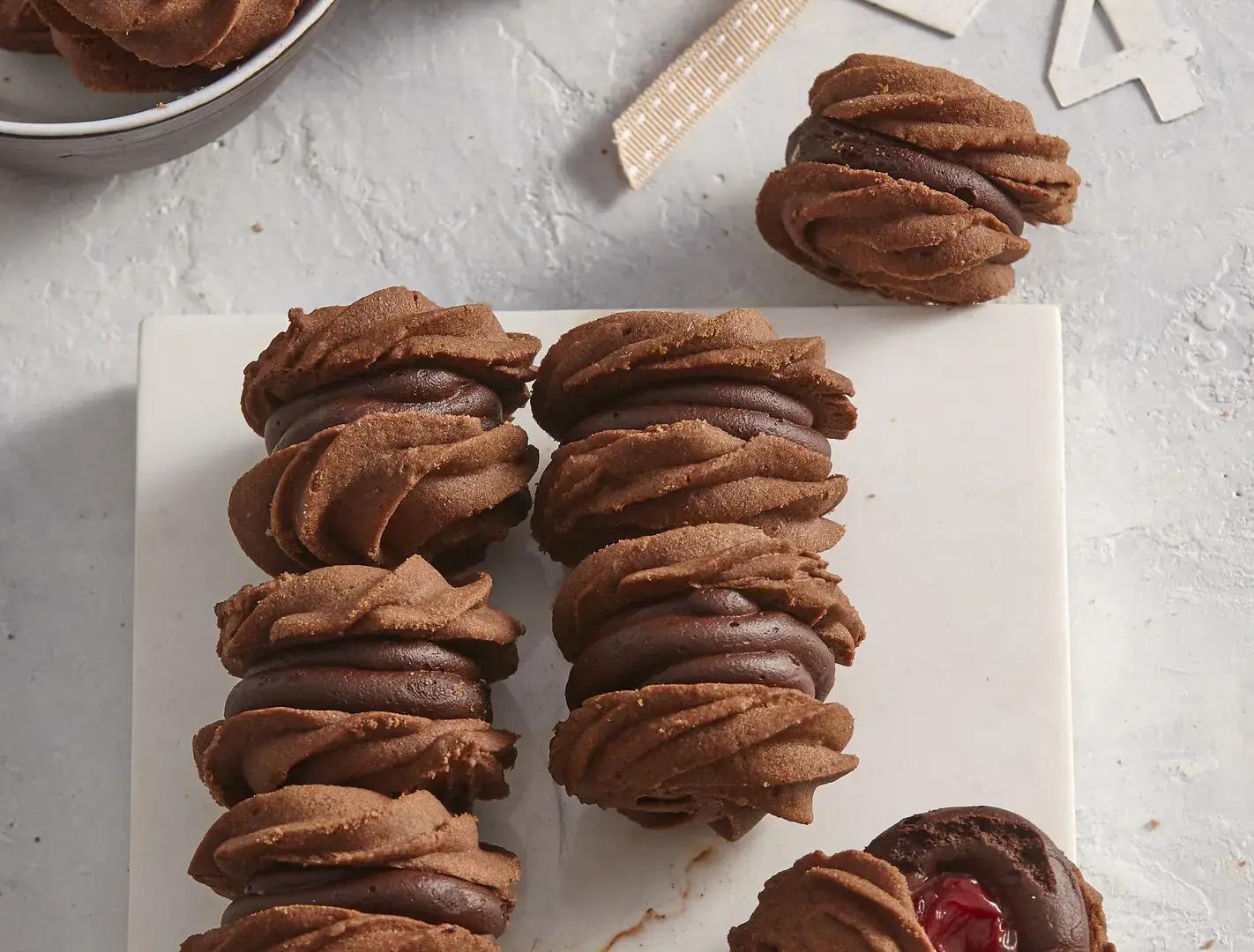 Kakaová kolečka s višní recept - Labužník.cz