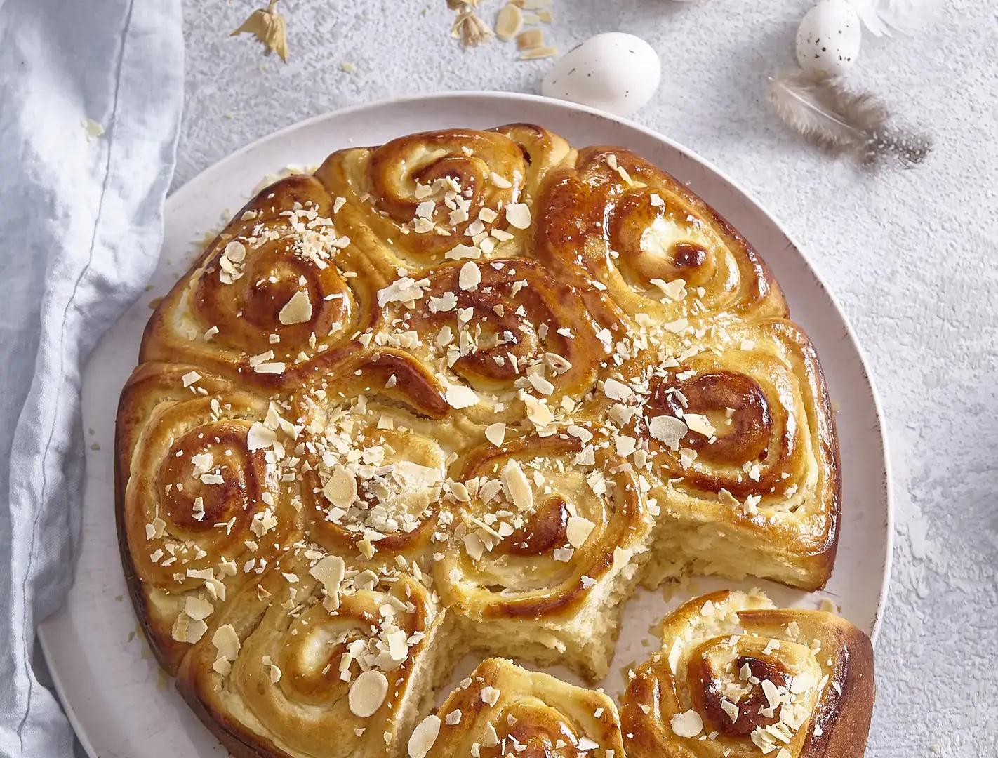 Koláč ze šneků plněných tvarohem recept - Labužník.cz