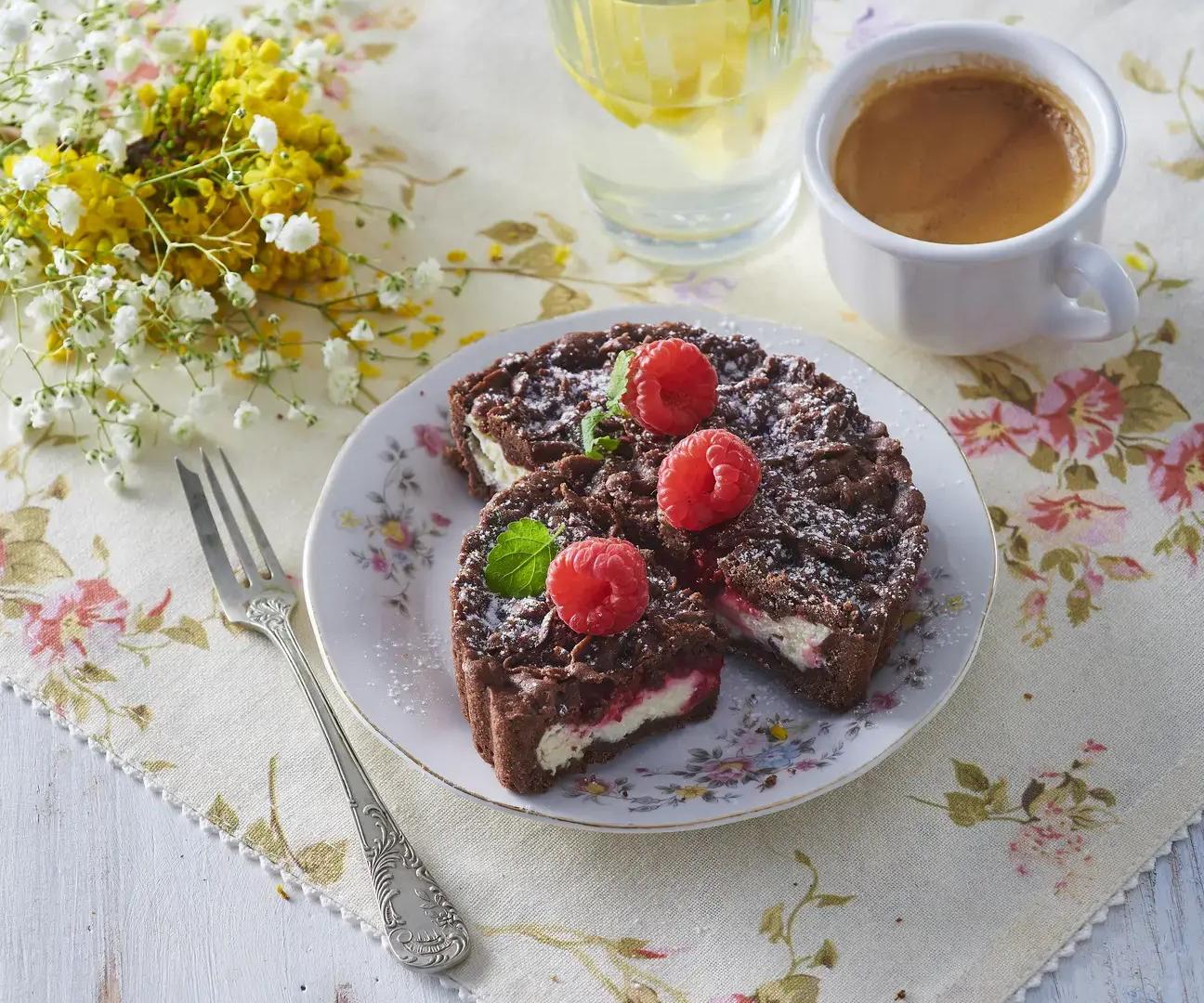 Sypané koláčky s malinami recept - Labužník.cz